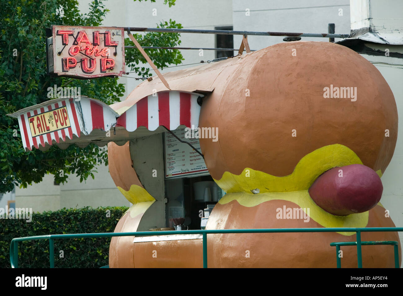USA, California, Los Angeles, Beverly Hills: Tail of the Pup, Famous ...