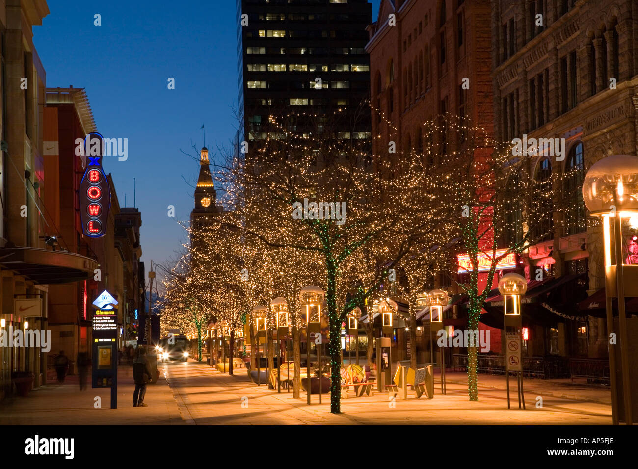 Downtown denver christmas 16th street hi-res stock photography and ...