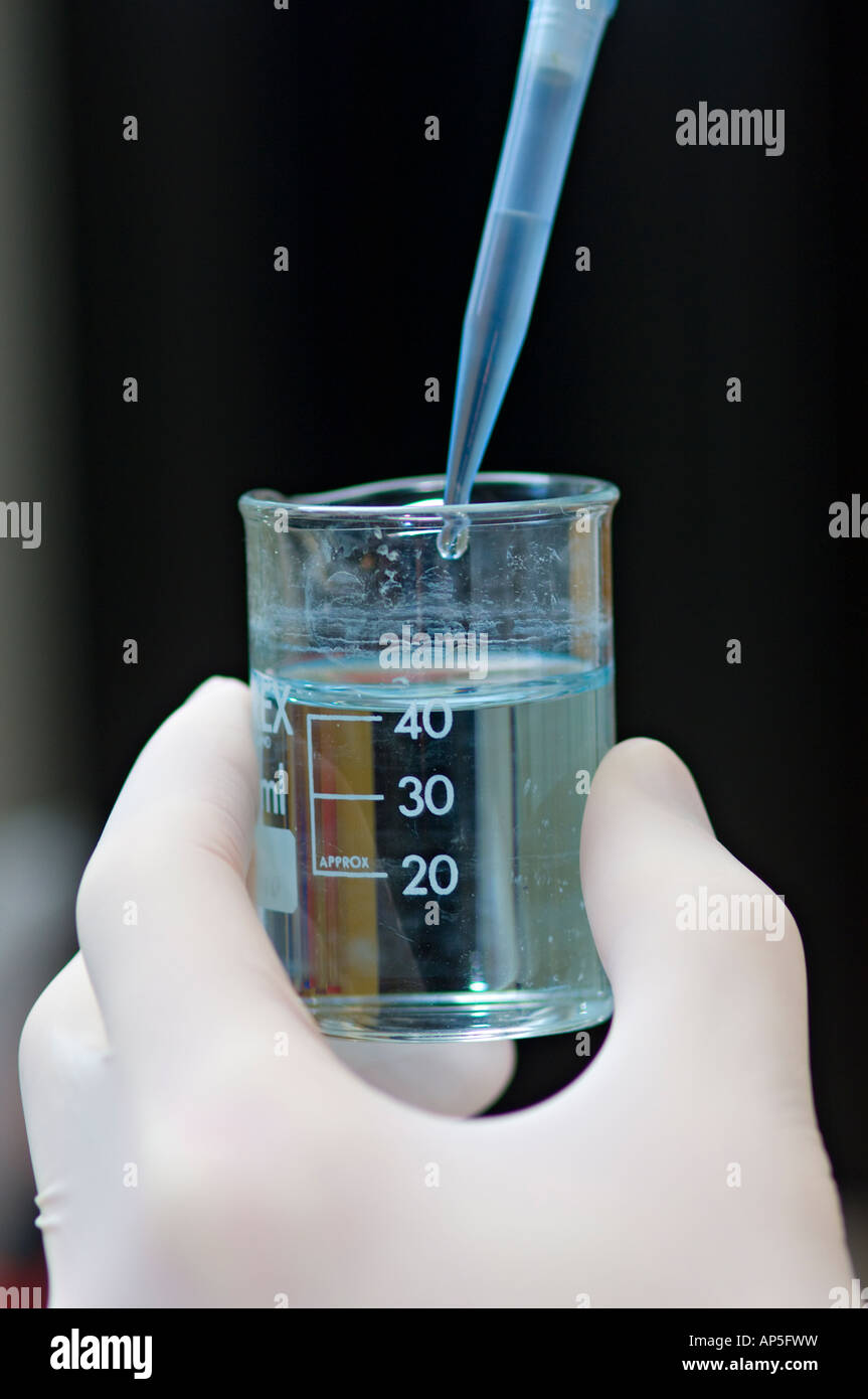 Experiment lab hi-res stock photography and images - Alamy