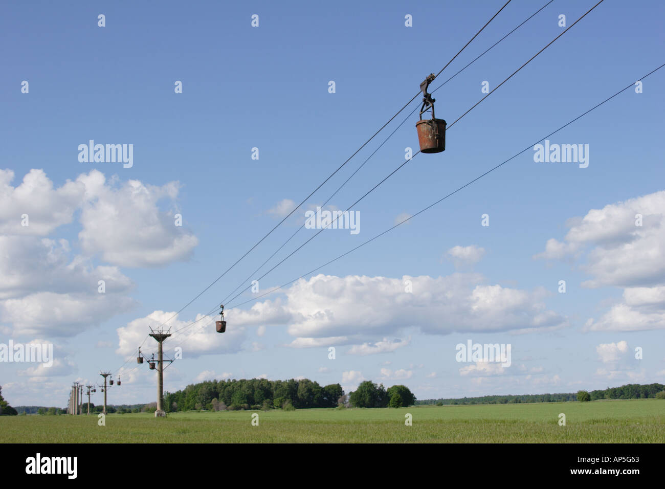 Cableway bucket hi-res stock photography and images - Alamy