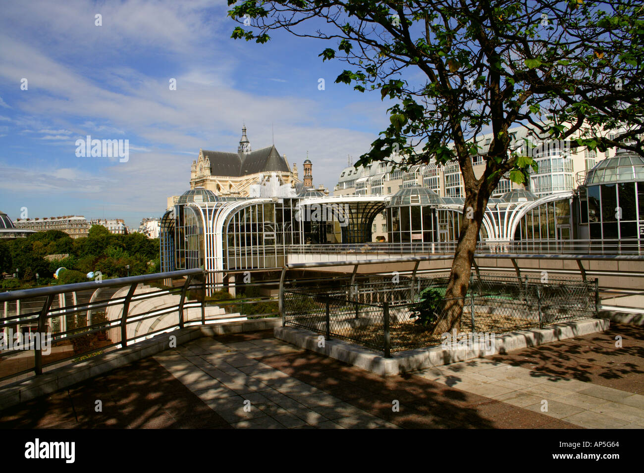 Modern architecture in Paris Stock Photo - Alamy