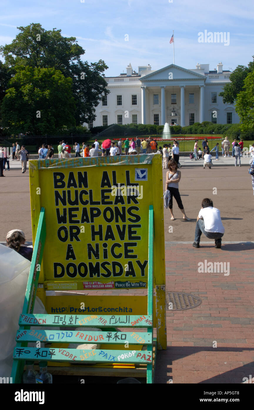 Protest against nuclear weapons hi-res stock photography and images - Alamy