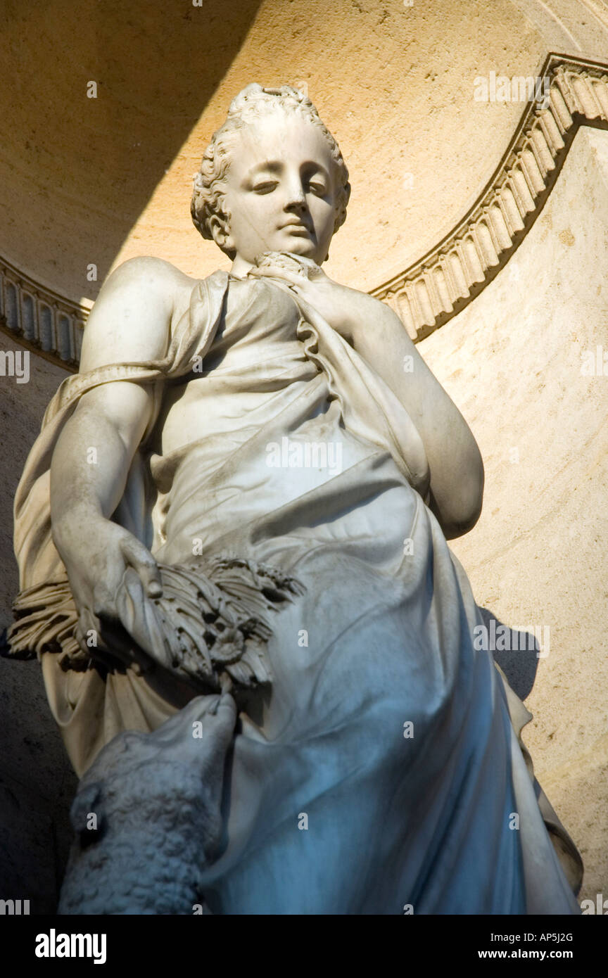 Statue of Helen in an alcove on the wall of the Louvre in the Cour ...