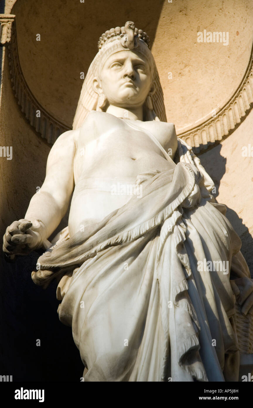 Cleopatra statue hi-res stock photography and images - Alamy