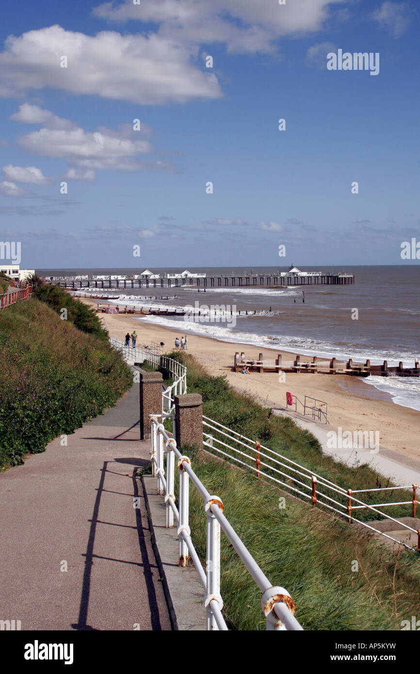 THE BEACH AND PROMENADE AT SOUTHWOLD. SUFFOLK. UK Stock Photo - Alamy