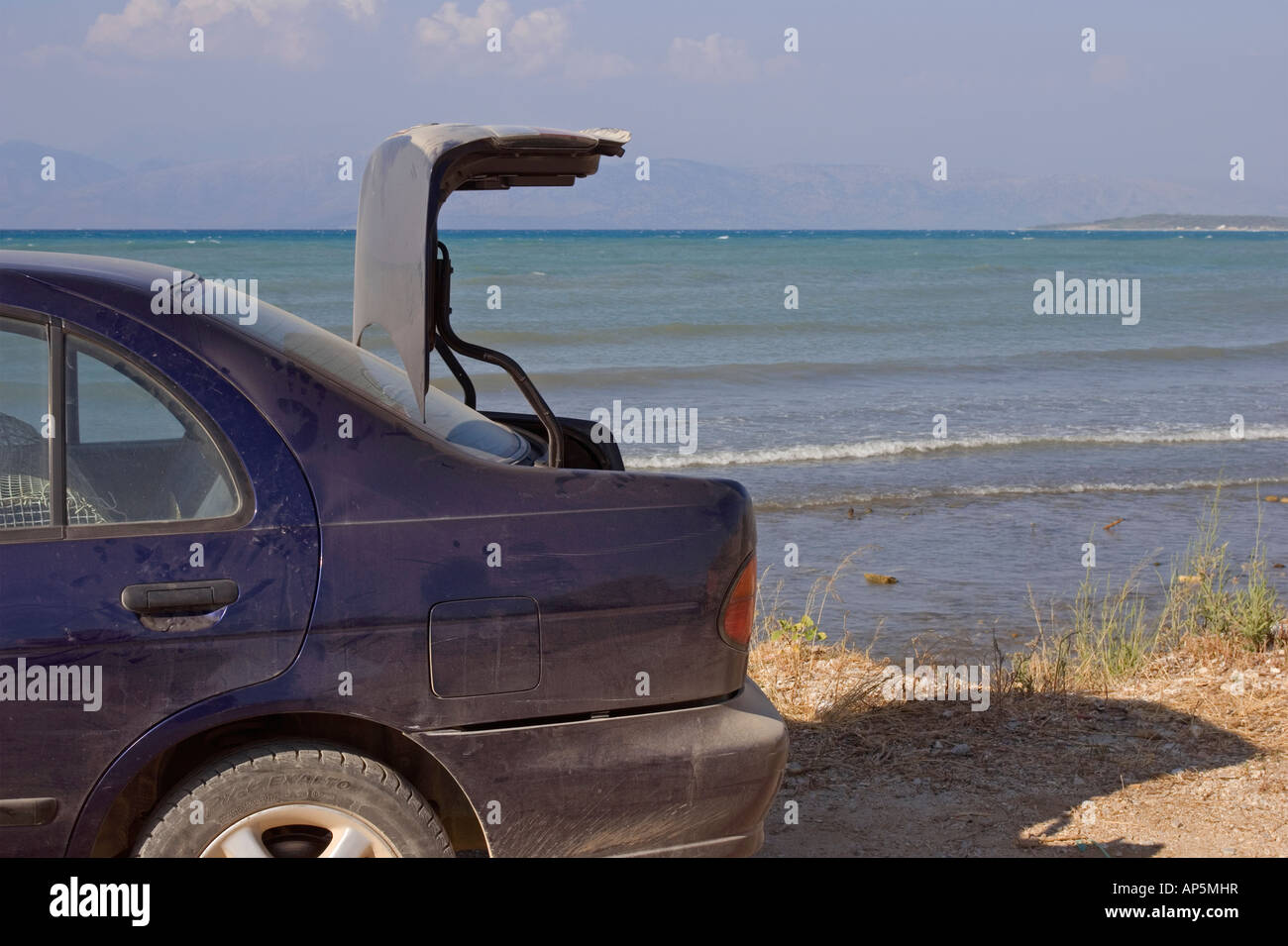 car with open boot in front of the sea Stock Photo - Alamy