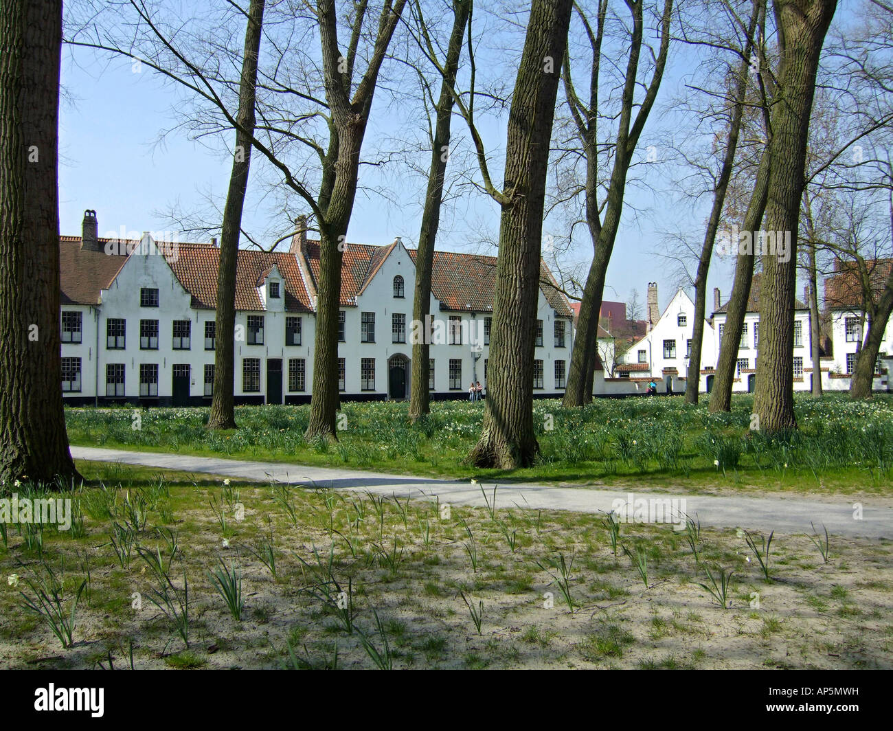 Beguine Convent ( Begijnhof nunnery ) in Bruges, Belgium Stock Photo ...