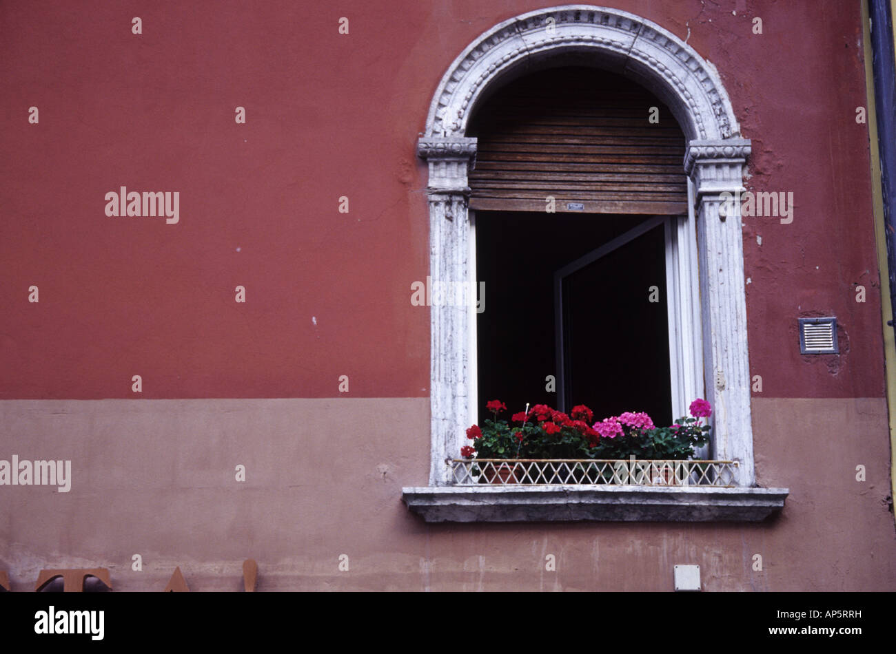 Arched flowers hi-res stock photography and images - Alamy