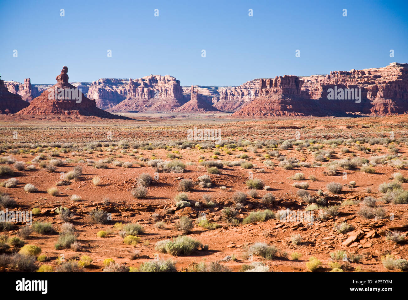 Setting Hen Butte - Valley of the gods in Utah, USA Stock Photo - Alamy