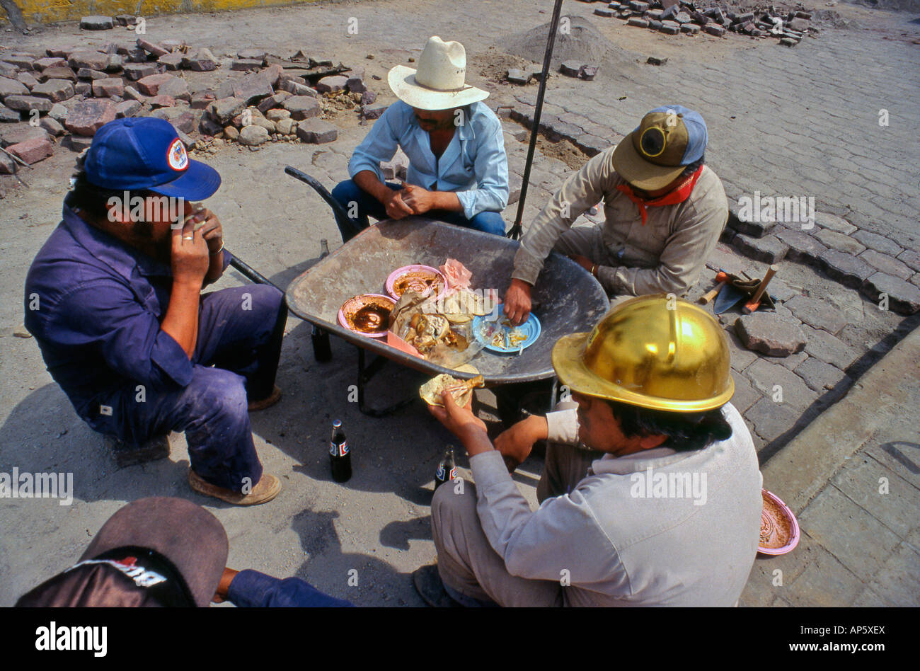Street workers hi-res stock photography and images - Alamy