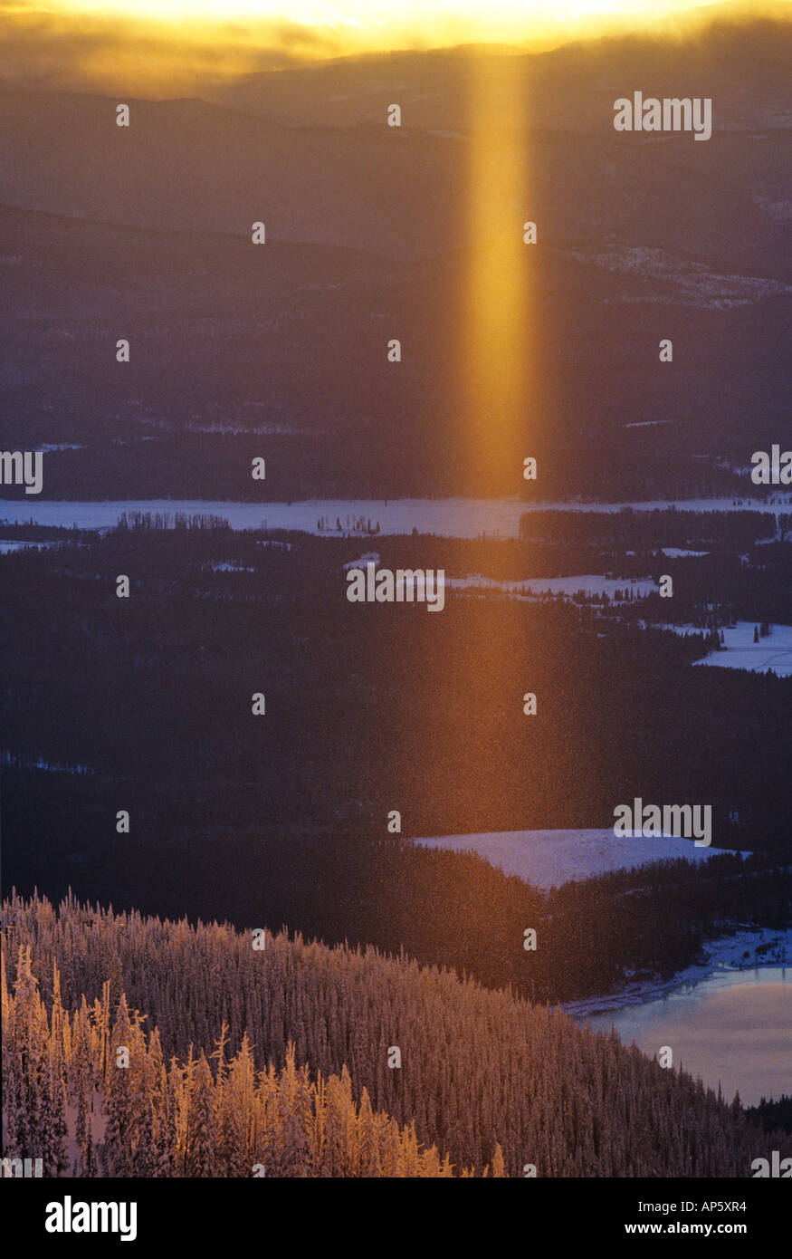 Light shaft hi-res stock photography and images - Alamy