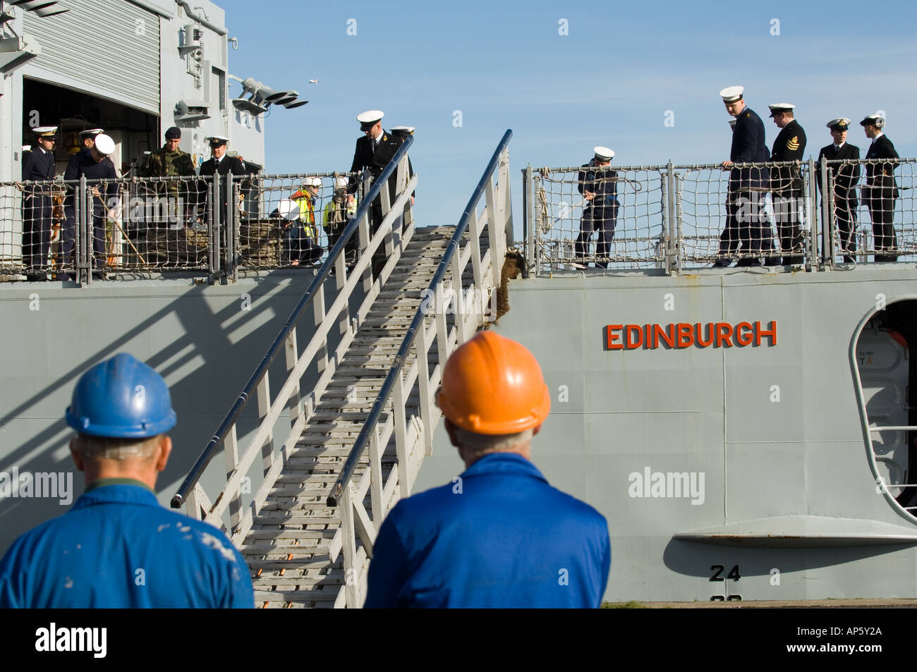 Hms edinburgh hi-res stock photography and images - Alamy
