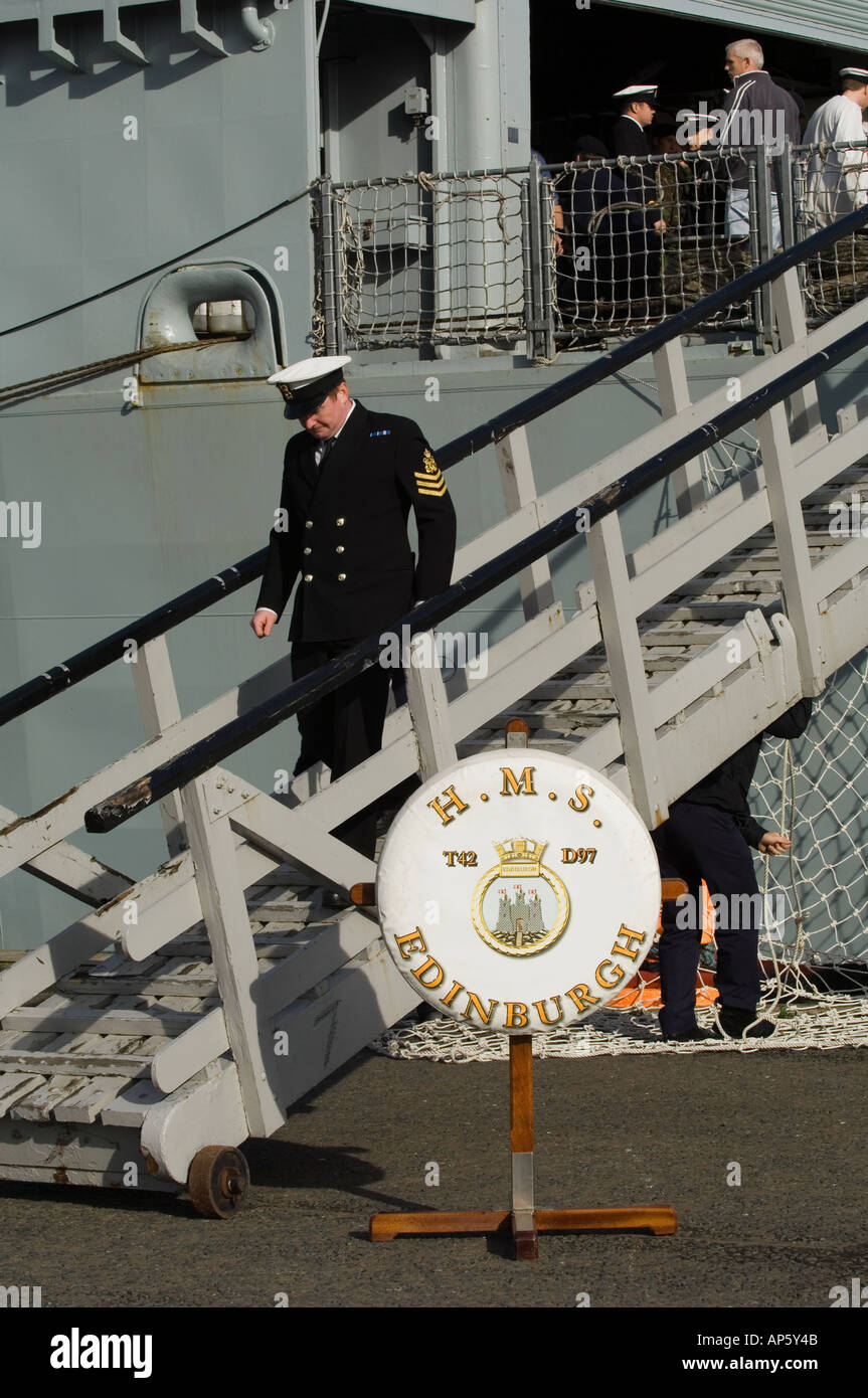 Hms edinburgh hi-res stock photography and images - Alamy