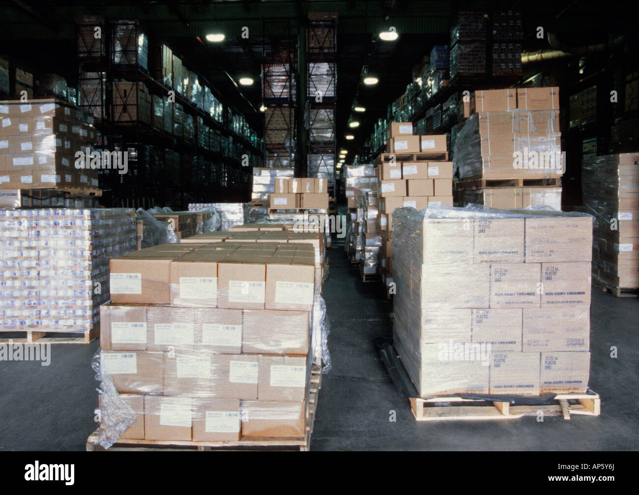 Shipping distribution center for food company. Commercial warehouse ...