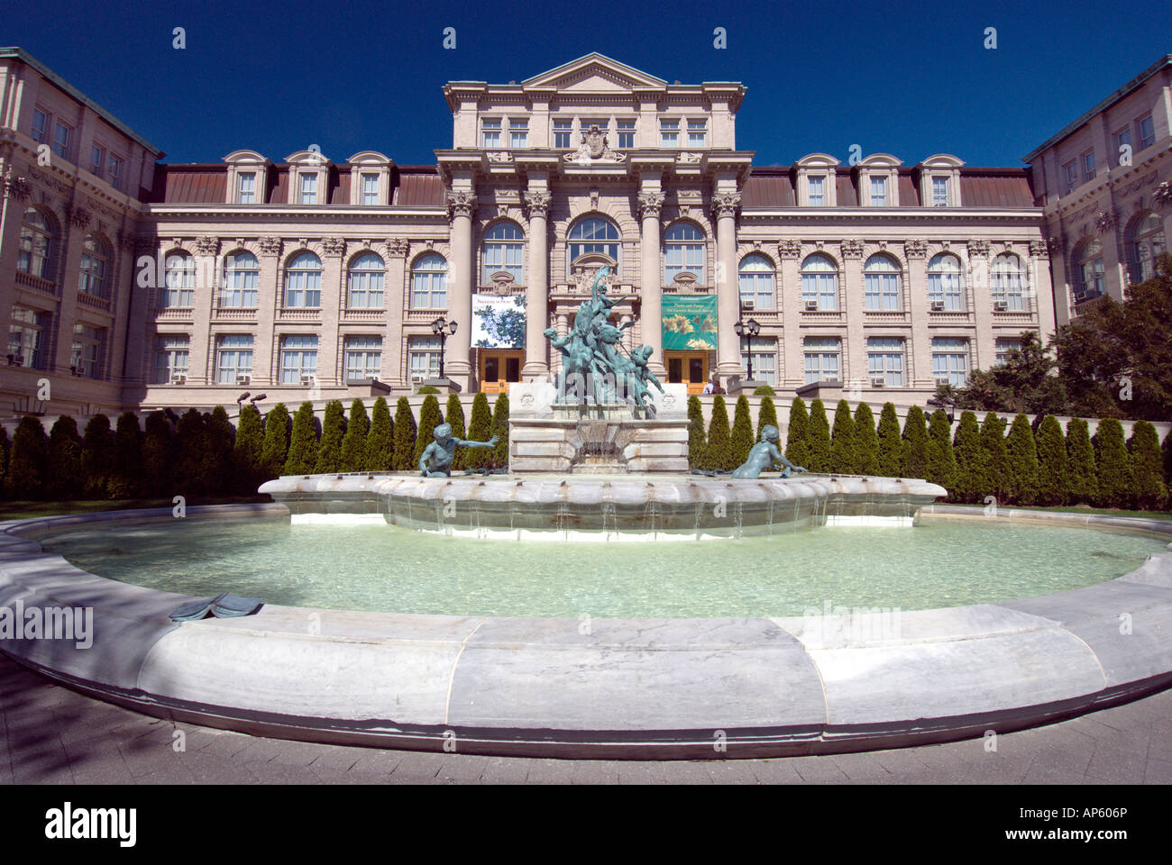 The Mertz Library building at the New york Botanical Gardens in New ...