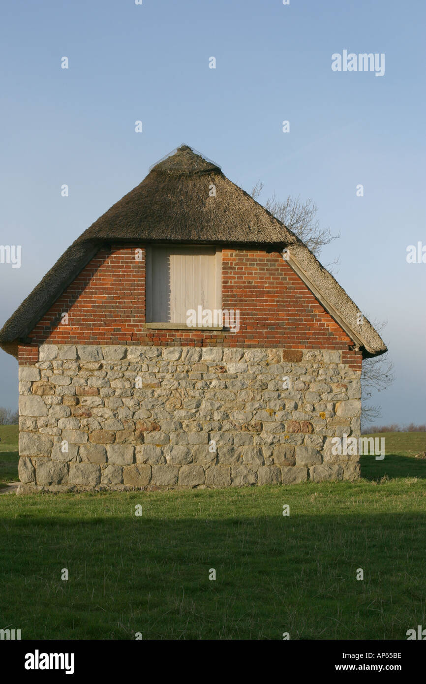 Thatched cottage avebury hi-res stock photography and images - Alamy