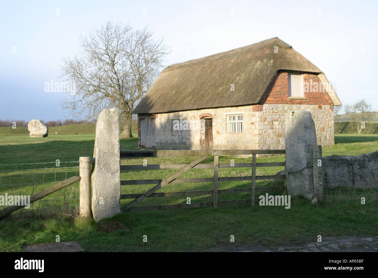 Barn with thatched roof hi-res stock photography and images - Alamy