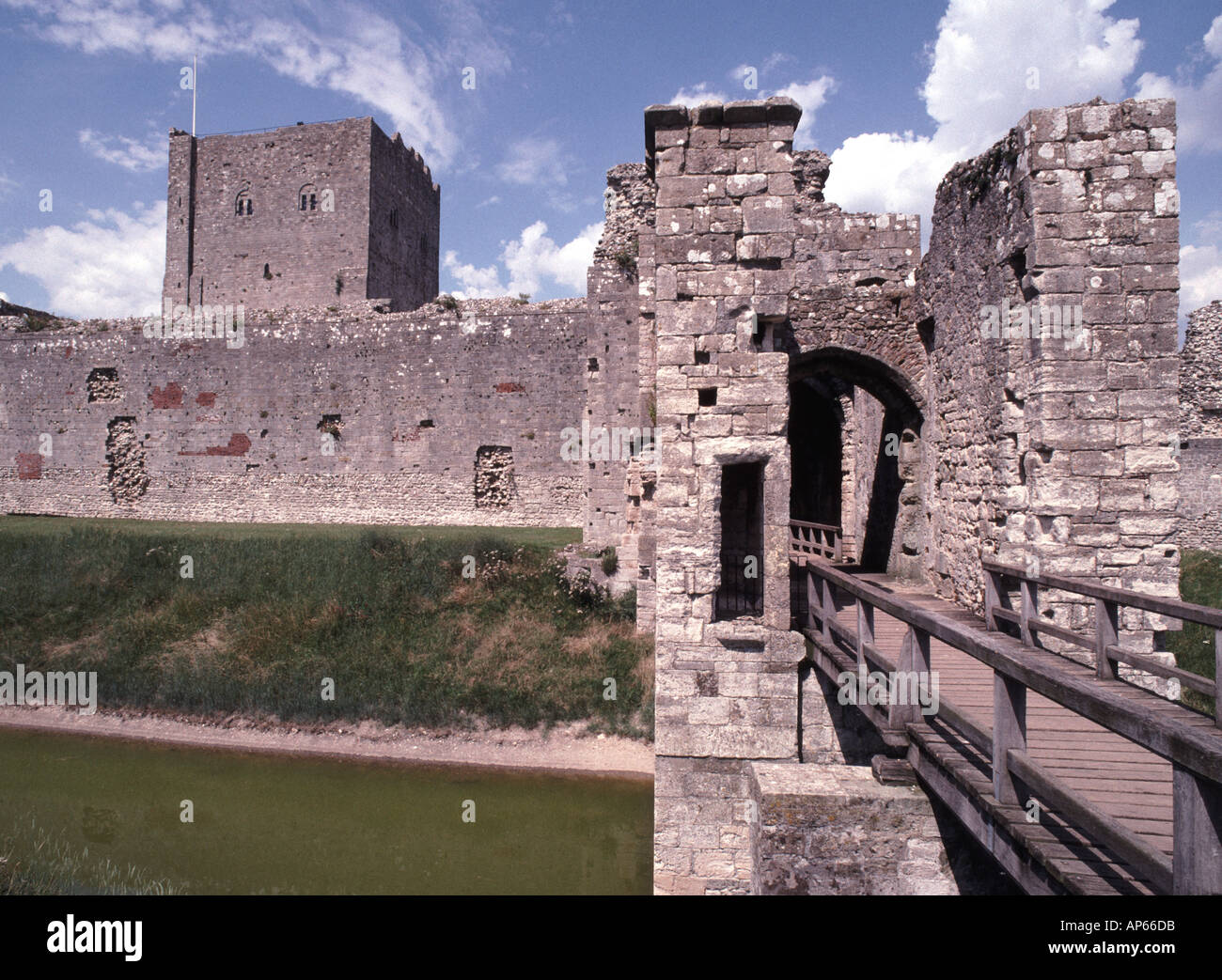 PORTCHESTER CASTLE HAMPSHIRE ENGLAND UK Stock Photo - Alamy