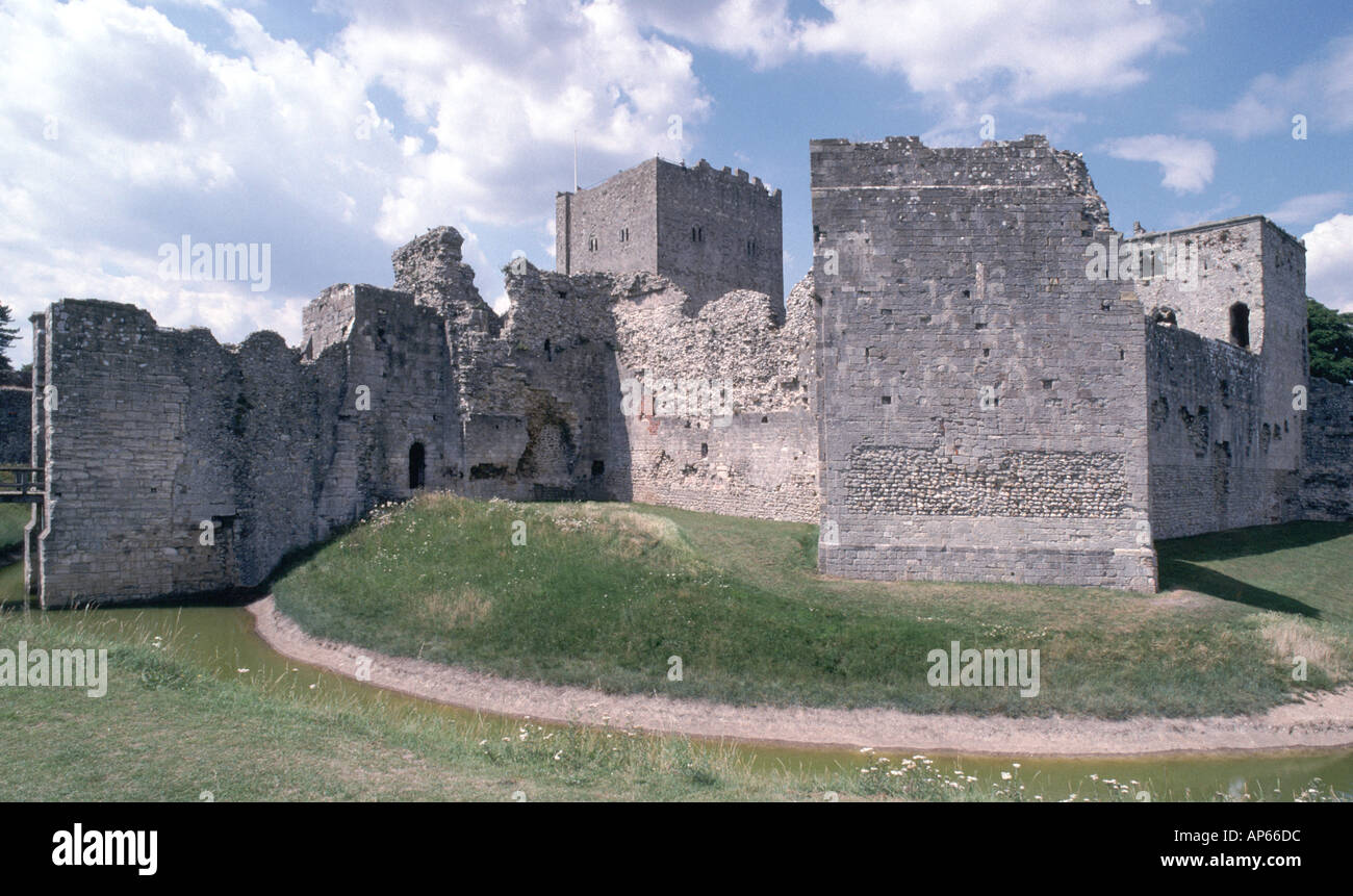 PORTCHESTER CASTLE HAMPSHIRE ENGLAND UK Stock Photo - Alamy