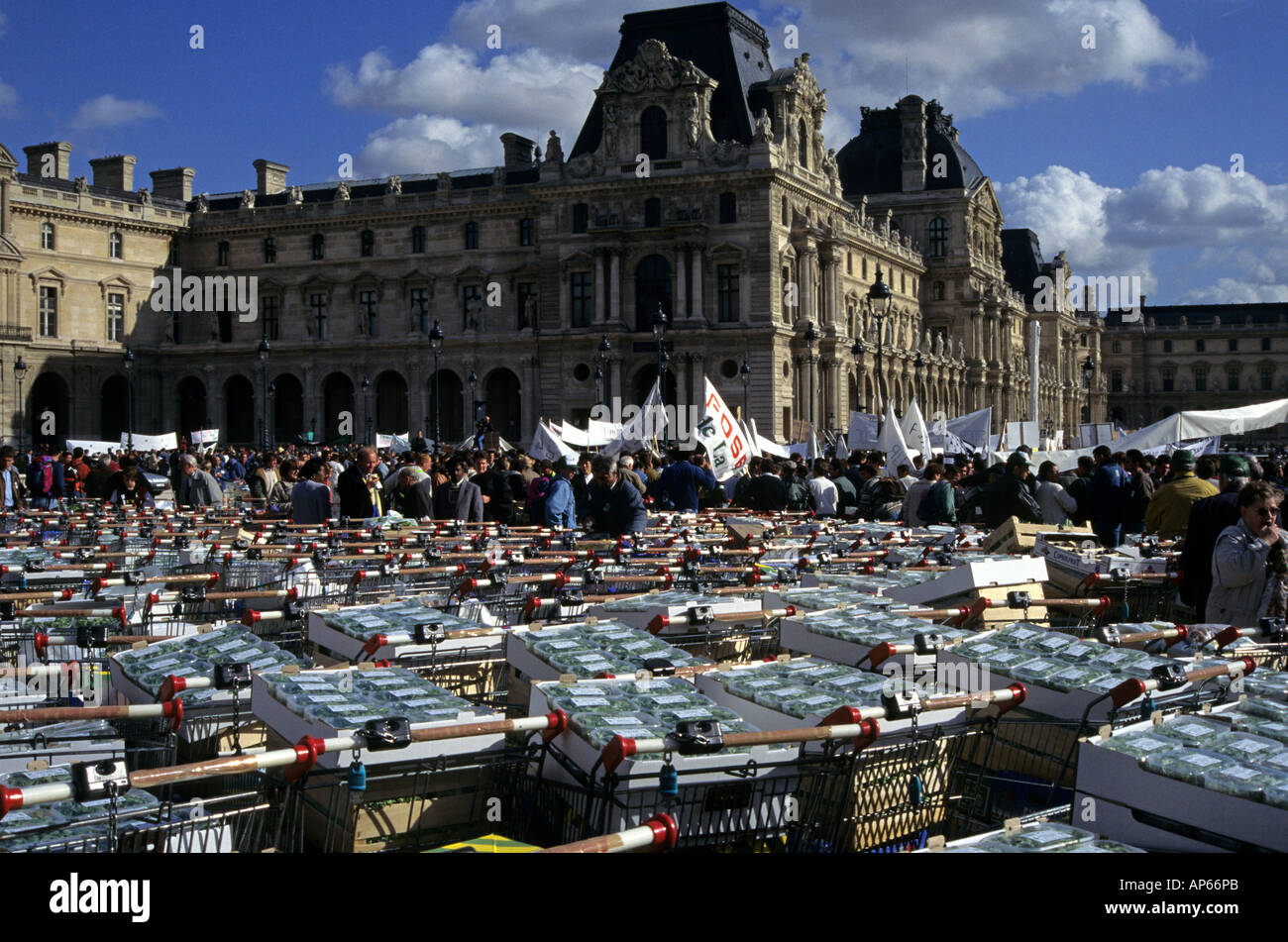 Paris, riots, farmers make their protests 1995 Stock Photo - Alamy