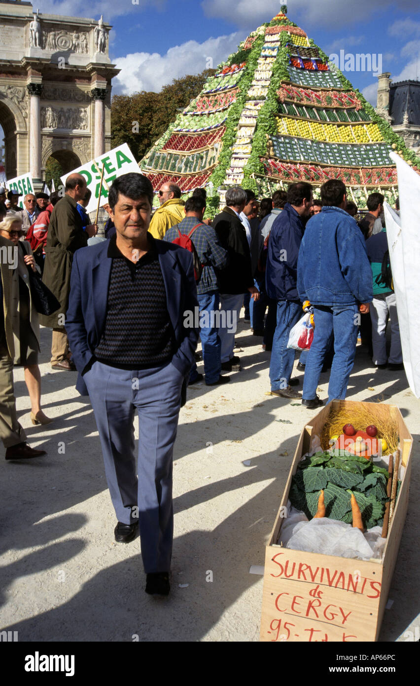 Paris, riots, farmers make their protests 1995 Stock Photo - Alamy