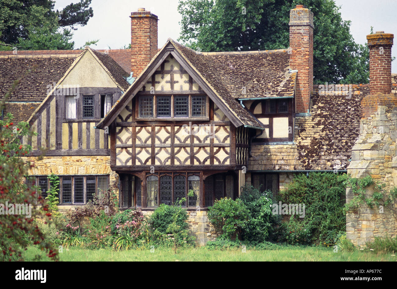 TUDOR COTTAGES HEVER CASTLE KENT ENGLAND UK Stock Photo - Alamy