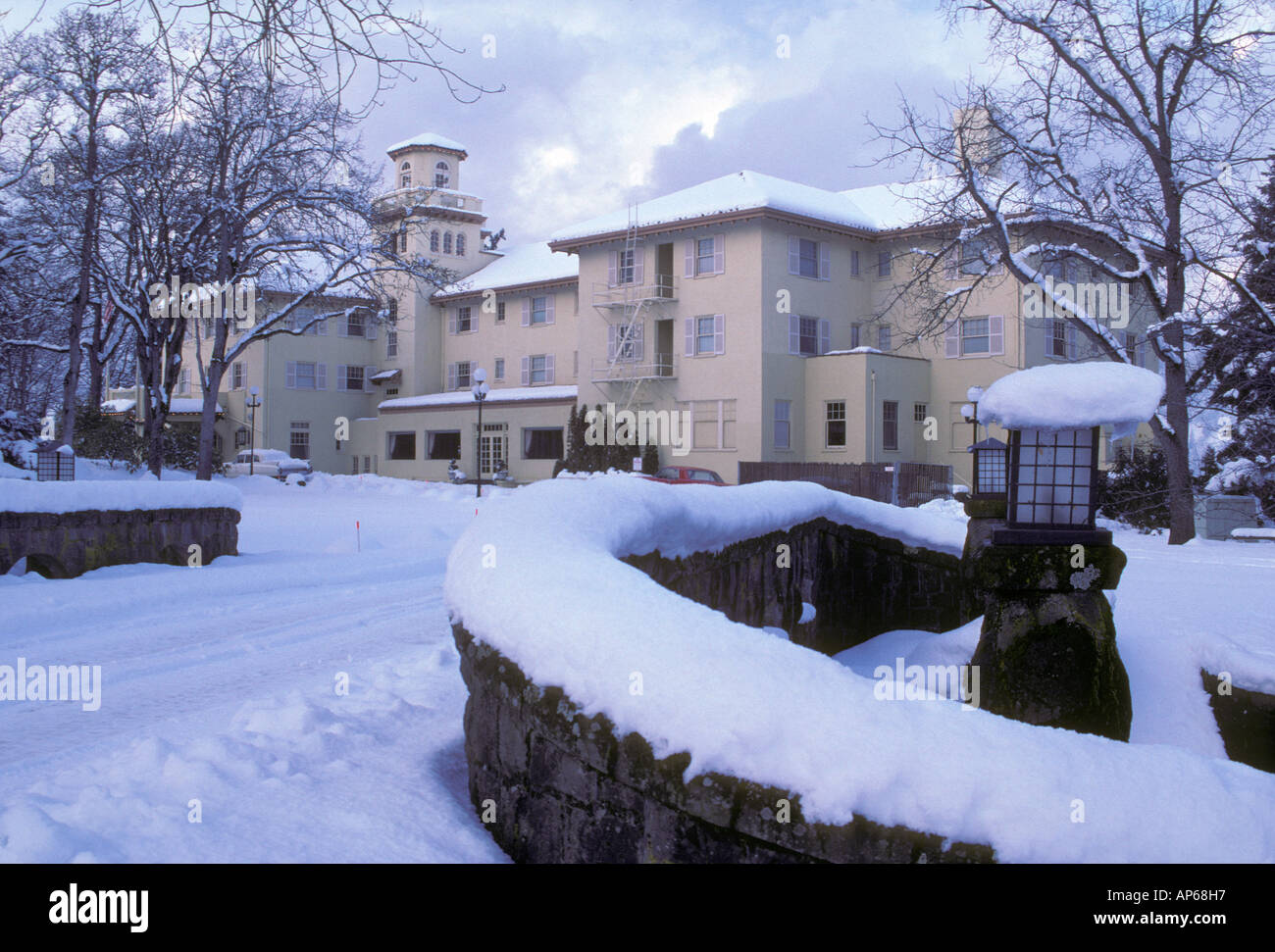 Columbia gorge hotel hi-res stock photography and images - Alamy