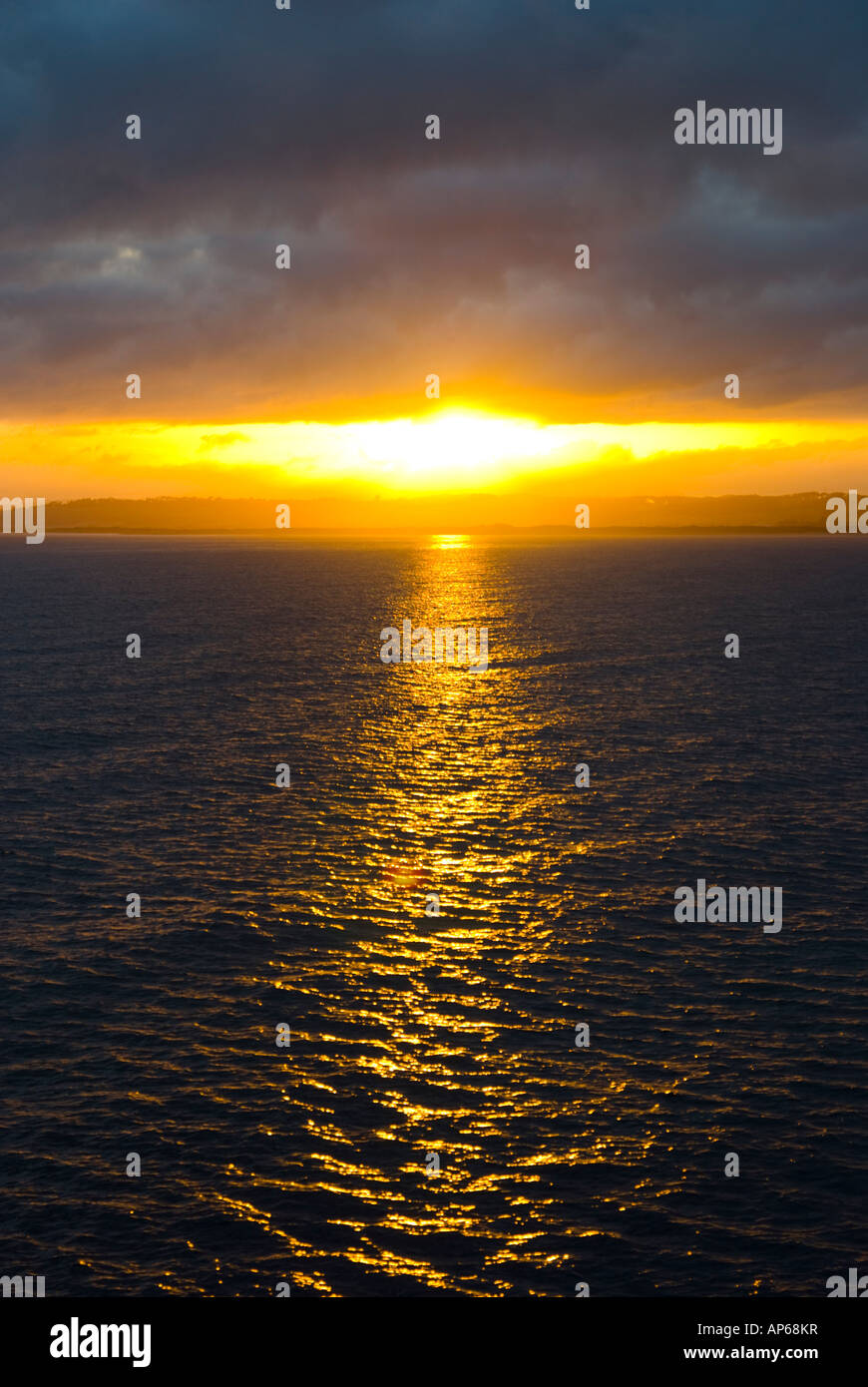 Beautiful sunrise in ocean hi-res stock photography and images - Alamy