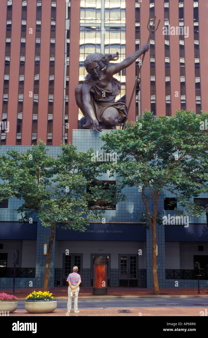 USA, Oregon, Portland, statue Portlandia reaches down from her perch ...