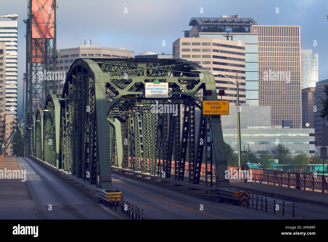 USA, Oregon, Portland, East end of the Hawthorne bridge that spans the ...