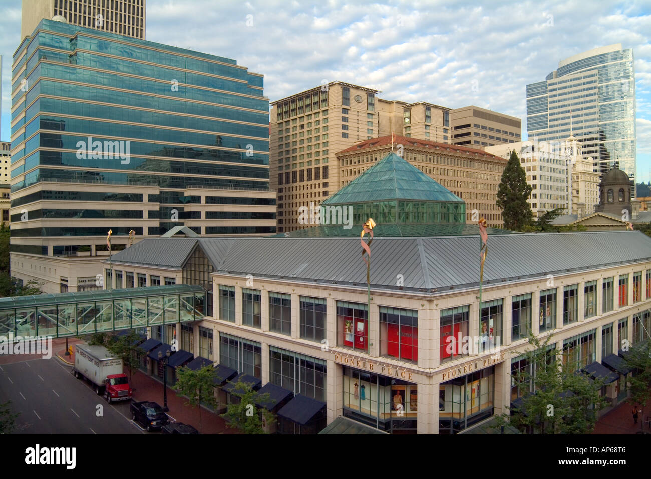 Pioneer place portland hi-res stock photography and images - Alamy