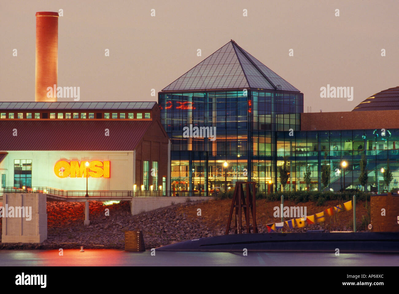 USA, Oregon, Portland, Oregon Museum of Science and Industry, OMSI, on ...