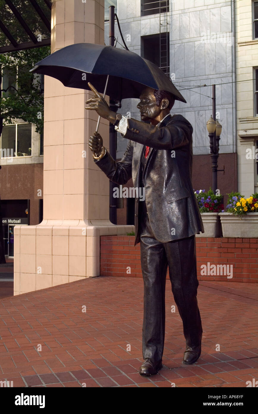 USA, Oregon, Portland, Umbrella Man, a statue in Pioneer Courthouse ...