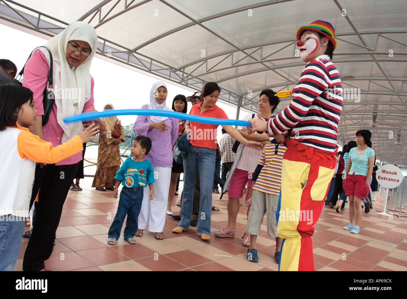 A clown entertaining children in Kuala Lumpur, Malaysia Stock Photo - Alamy