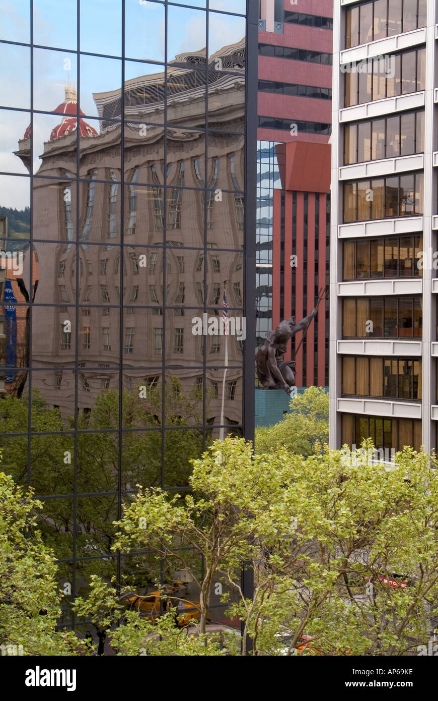 Usa oregon portland statue portlandia hi-res stock photography and ...