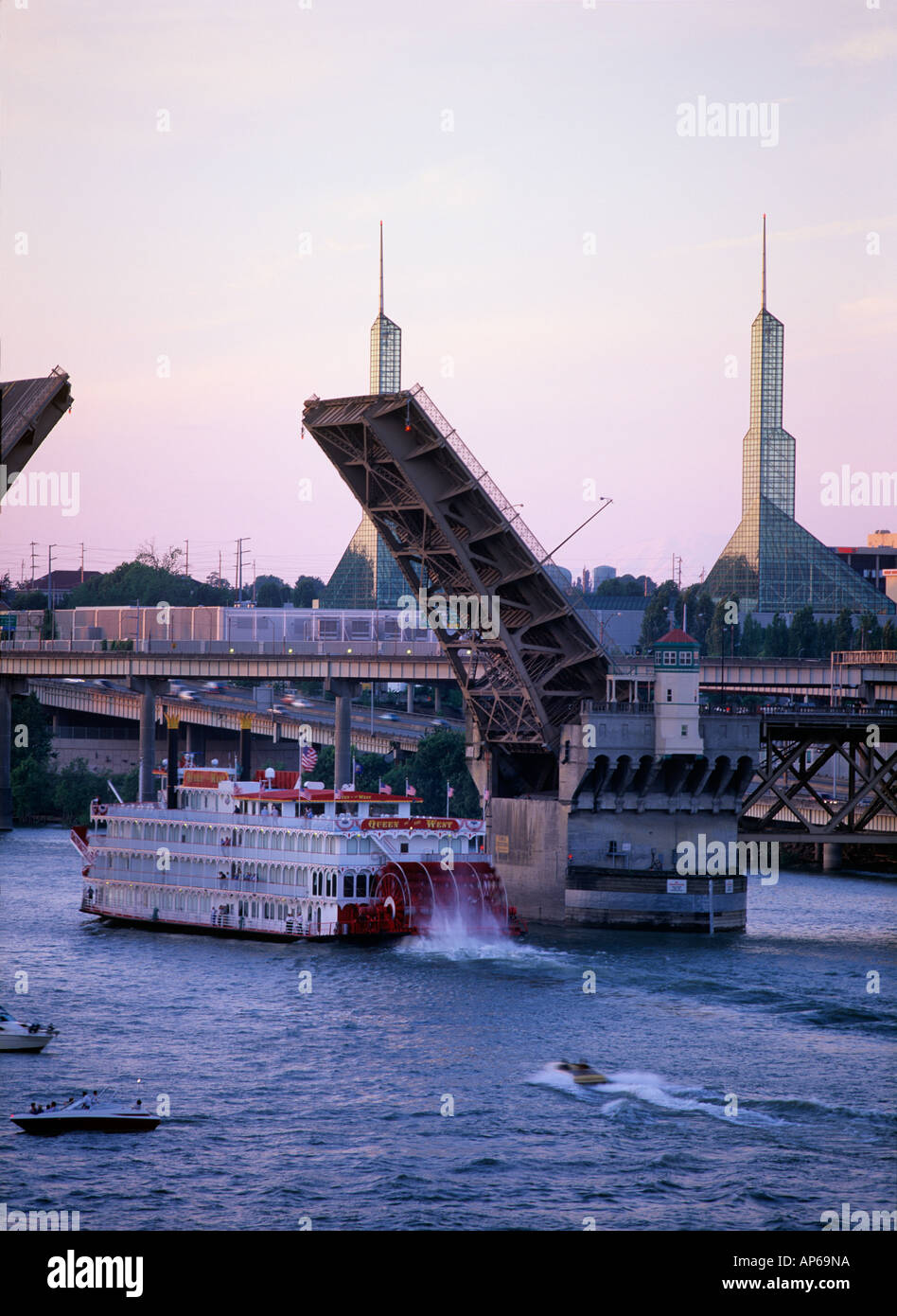 USA, Oregon, Portland, Sternwheeler on the Willamette River goes under ...