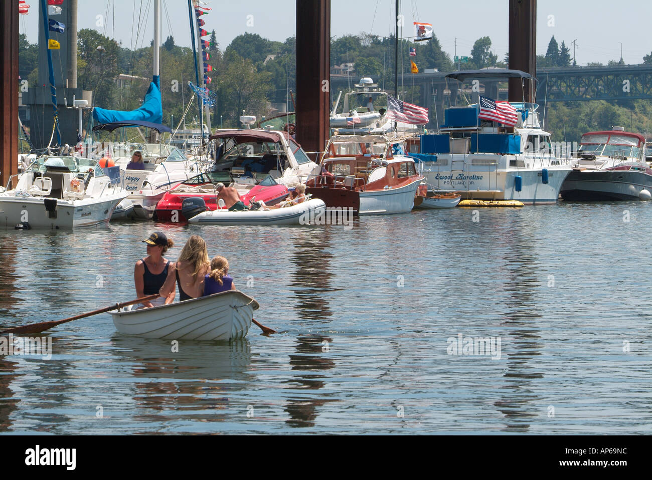 USA, Oregon, Portland, Ladies rowing on the Willamette River near the Portland marina Stock ...