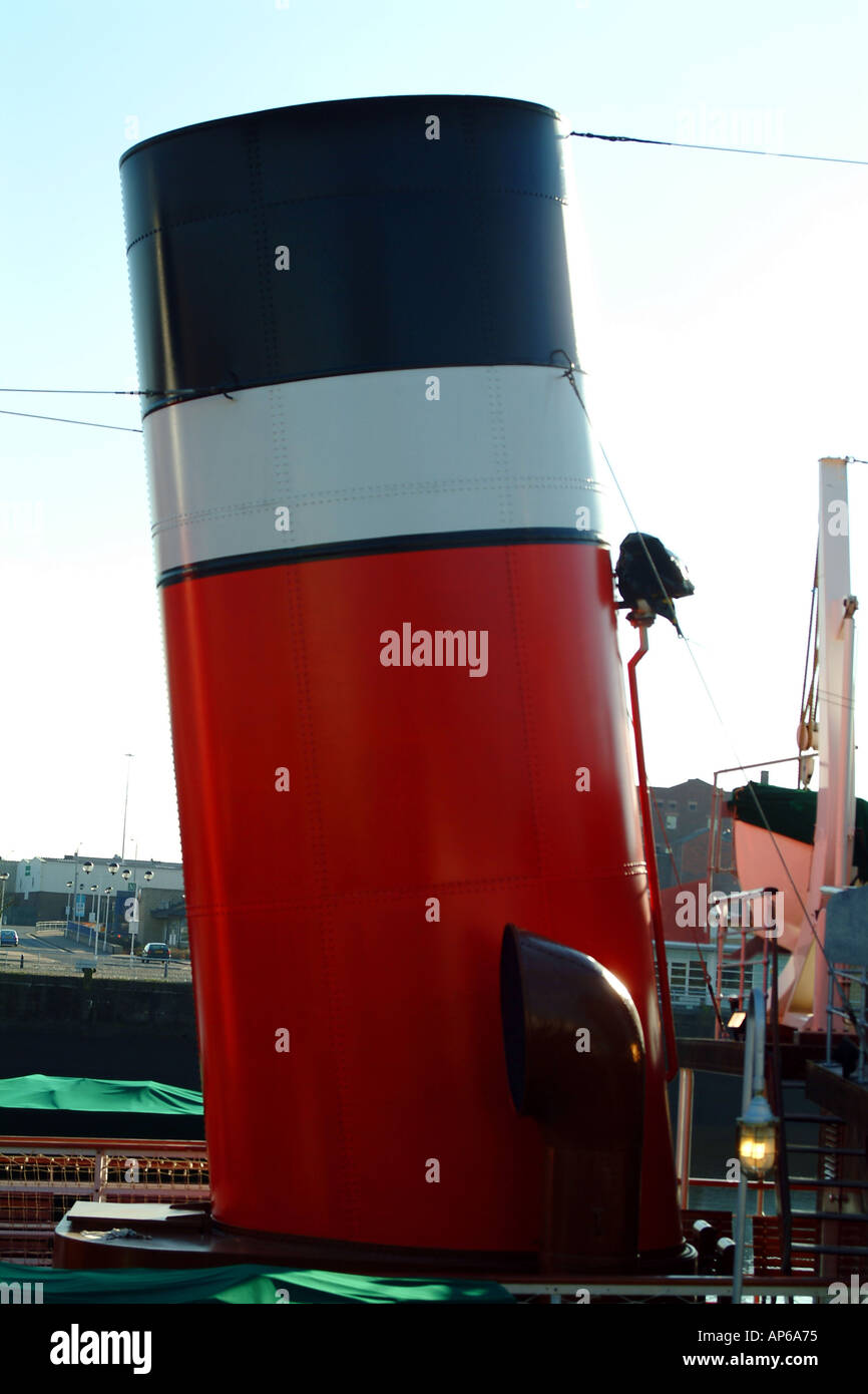 Waverley paddle steamer red funnel river Clyde Glasgow Stock Photo - Alamy