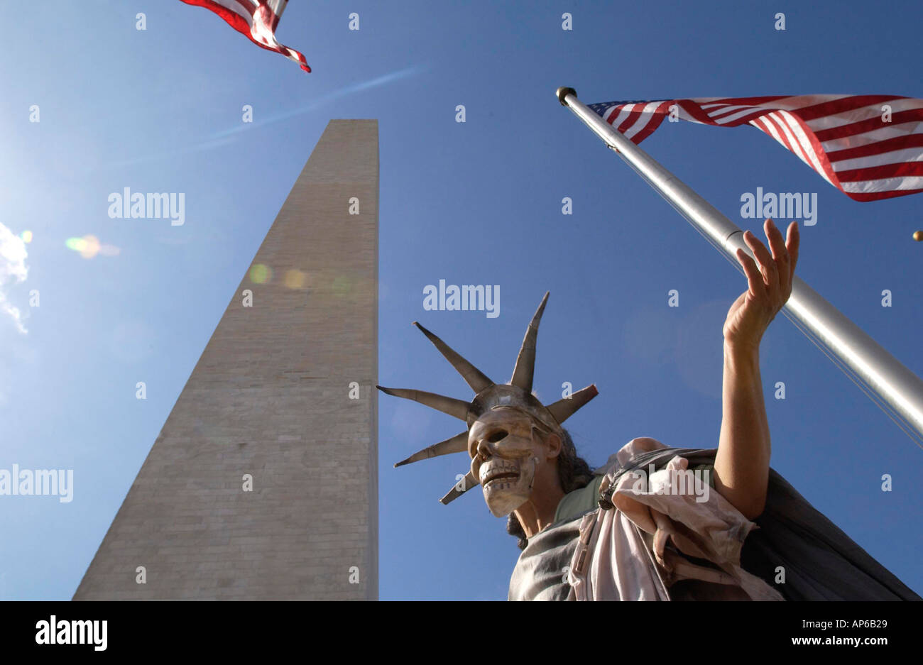 Dressed as lady statue of liberty hi-res stock photography and images ...