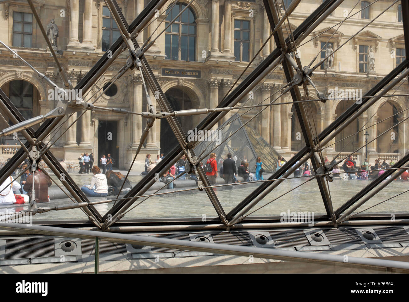 Detailed view of the Pyramid entrance to the Louvre (Musee du Louvre ...