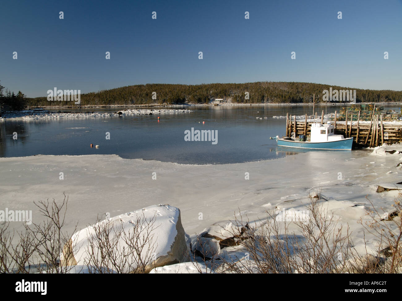 Nova scotia harbours boats hi-res stock photography and images - Alamy