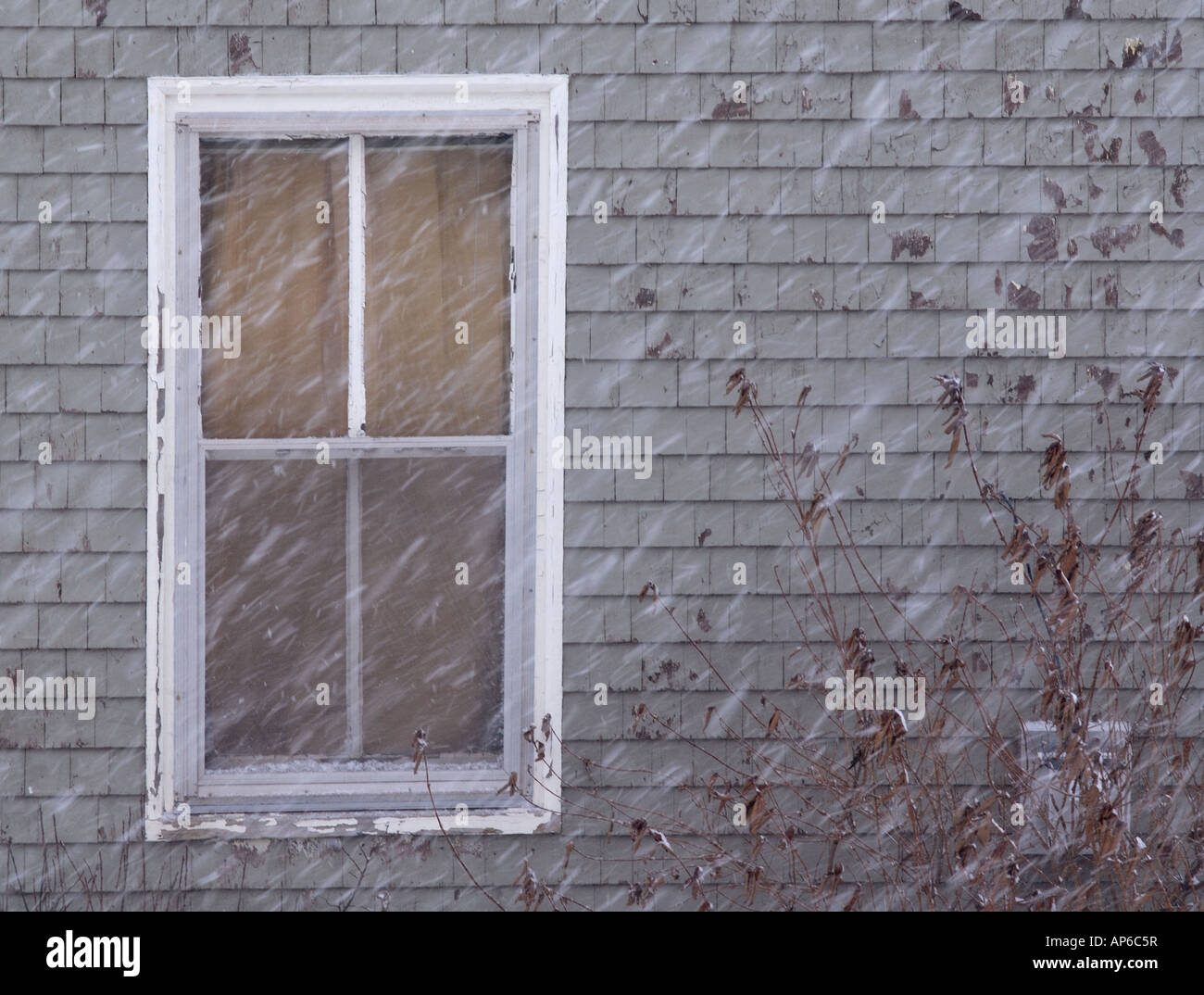 Old sash window hi-res stock photography and images - Alamy