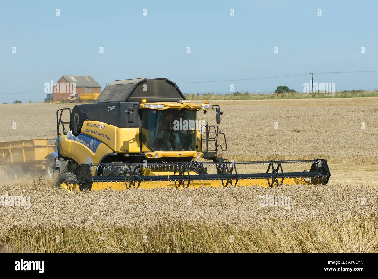 New Holland CR9070 Combine harvester England Stock Photo - Alamy
