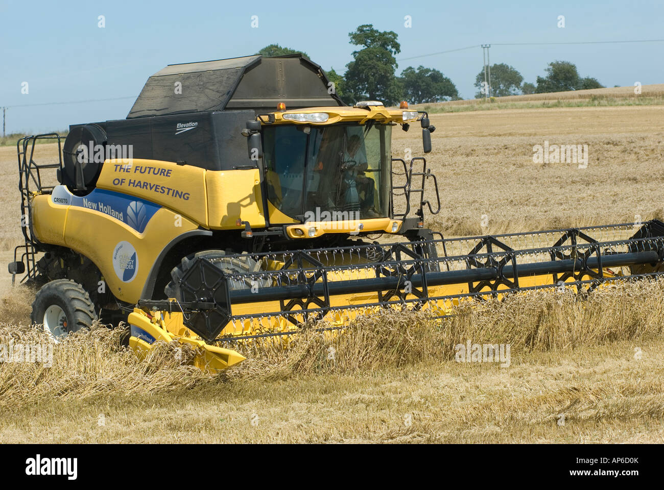 New Holland CR9070 Combine harvester England Stock Photo - Alamy