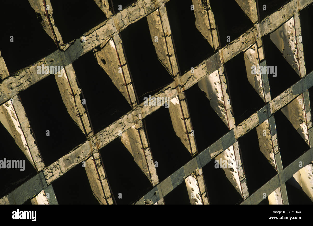 Shell of building Beirut Stock Photo - Alamy