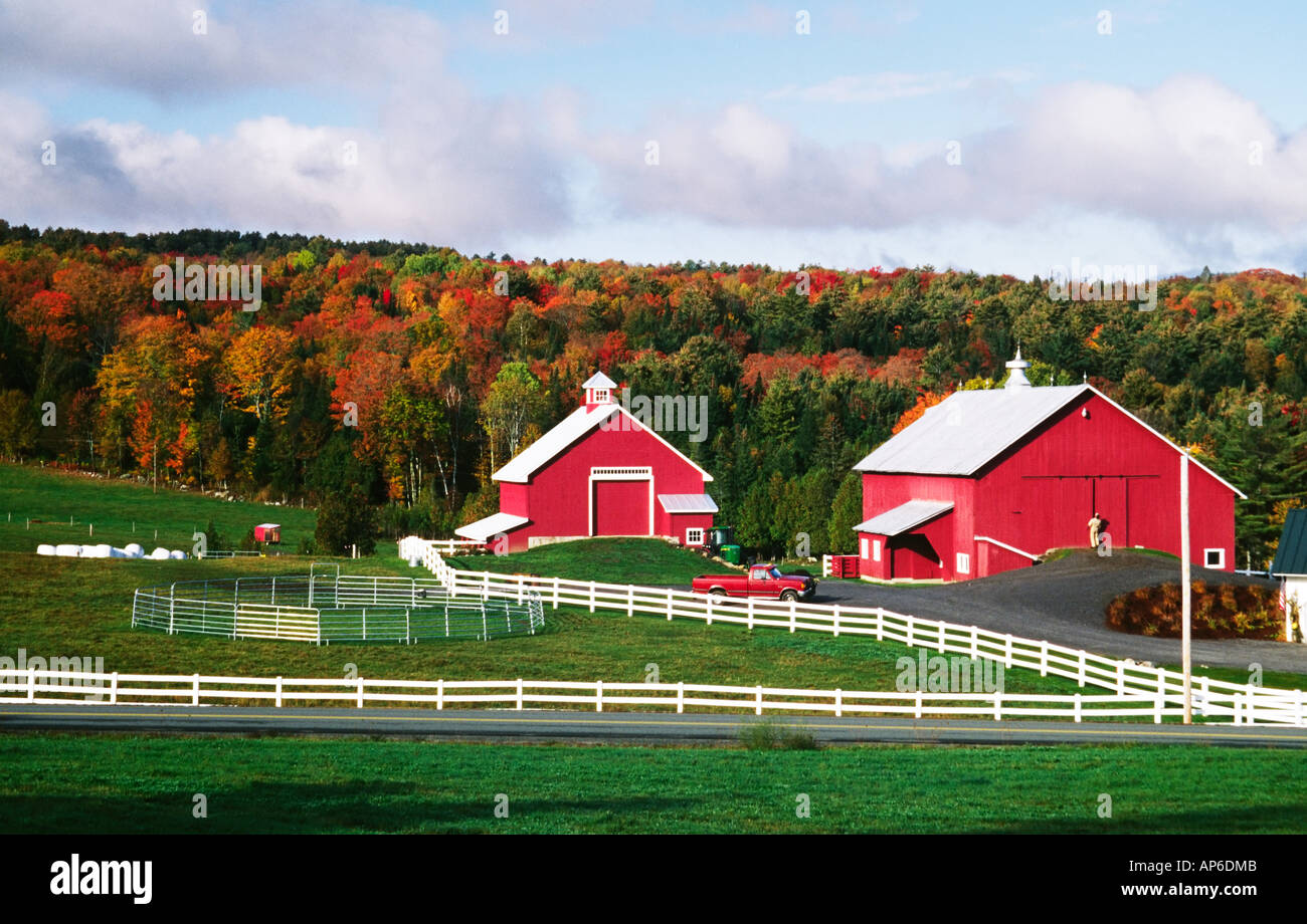 Farm red barn near vermont hi-res stock photography and images - Alamy