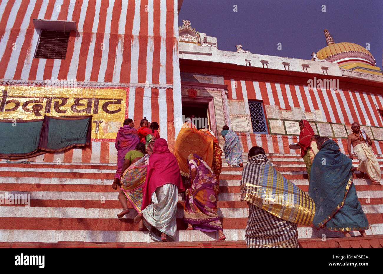 Pilgrims at Hindu temple Varanasi India Stock Photo - Alamy