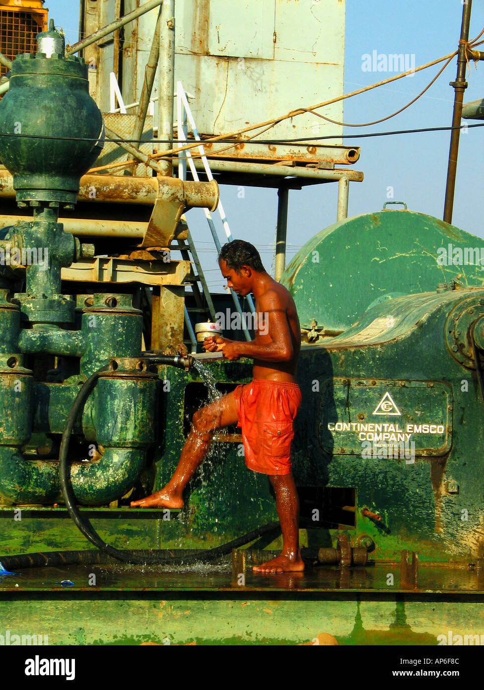 Workover rig hi-res stock photography and images - Alamy