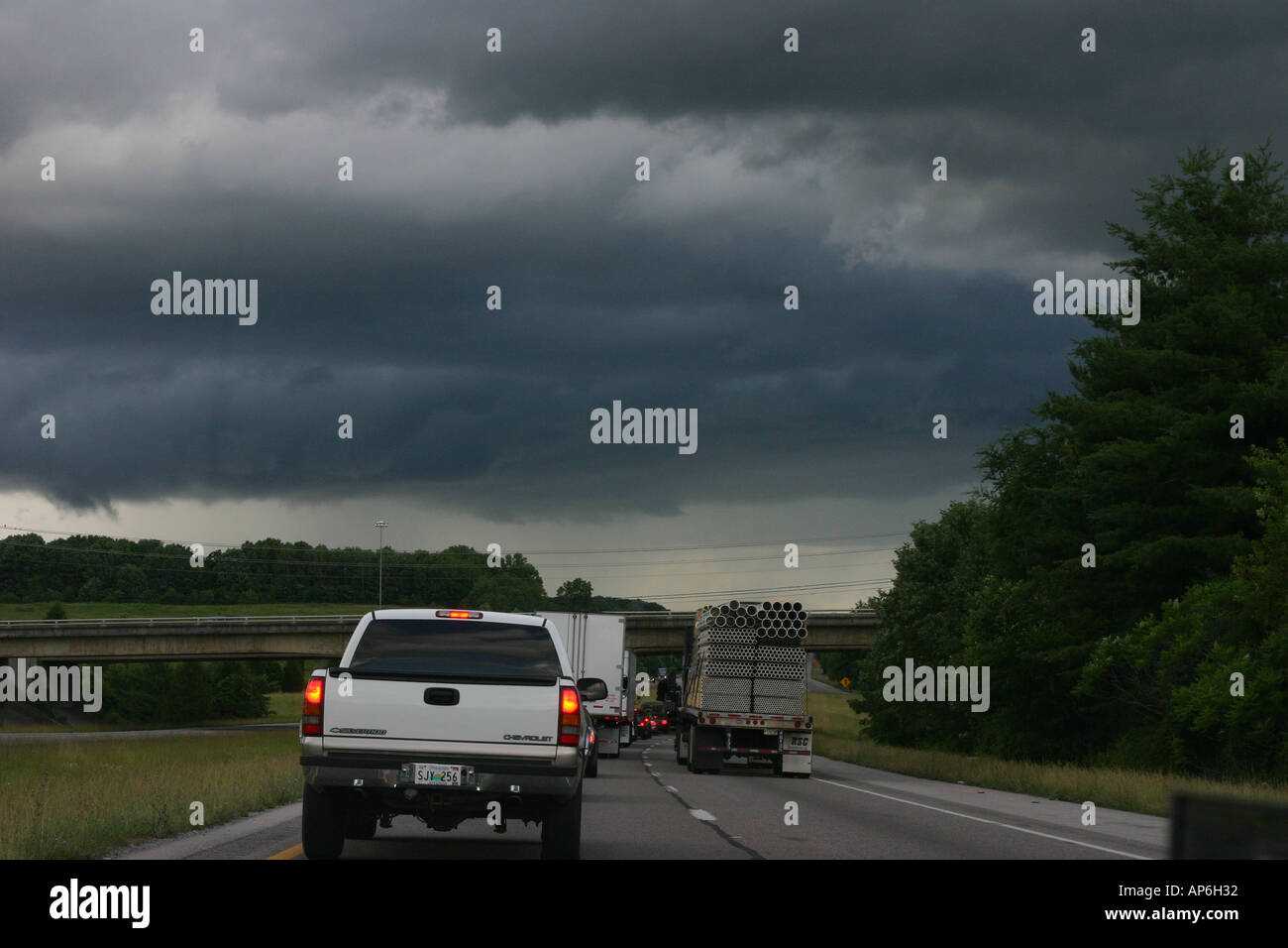 Car approaching in distance hi-res stock photography and images - Alamy