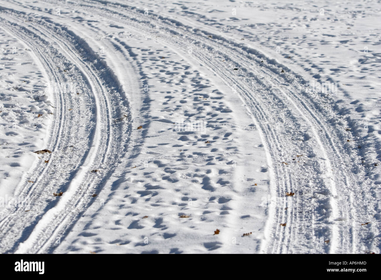 Vehicle road snow hi-res stock photography and images - Alamy
